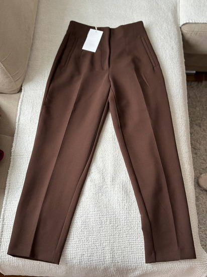Zara pantalone xs/S nove