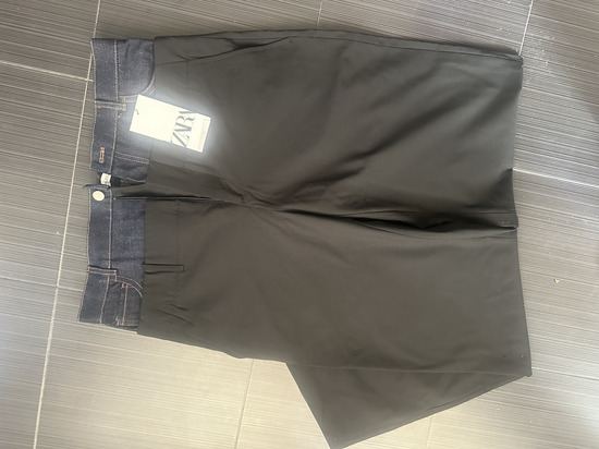 Zara pantalone nove