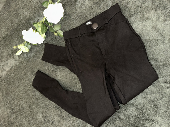 Crne skinny pantalone