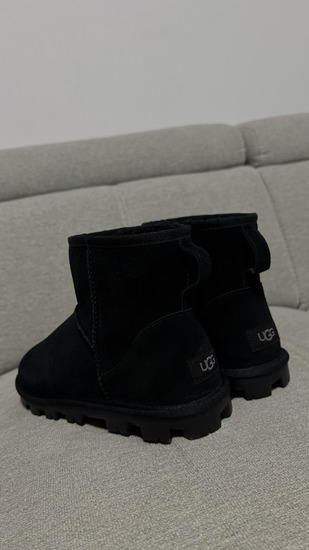 Nove UGG cizme br38