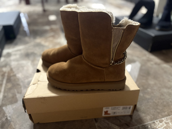 UGG akcija 6800