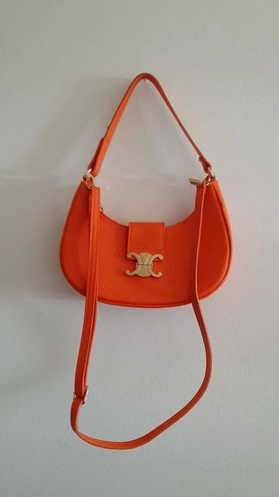 Italijanska torbica like loewe