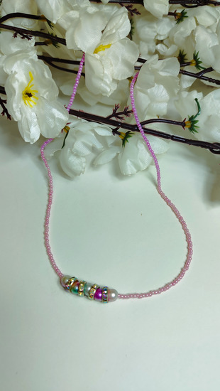 Ogrlica od sitnih perlica