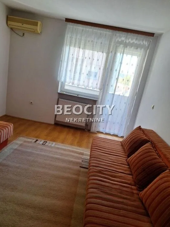 Izdavanje, jednosoban stan, 32m², Centar, Novi Sad