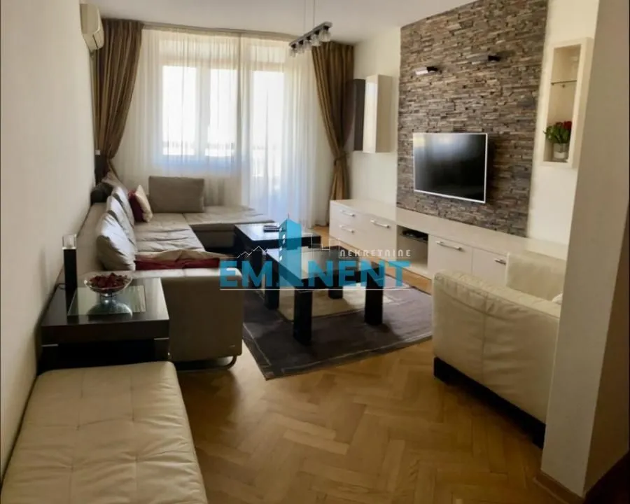 Izdavanje, četvorosoban stan, 82m², Retenzija, Beograd