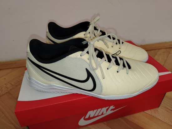 Patike Nike 42 za fudbal