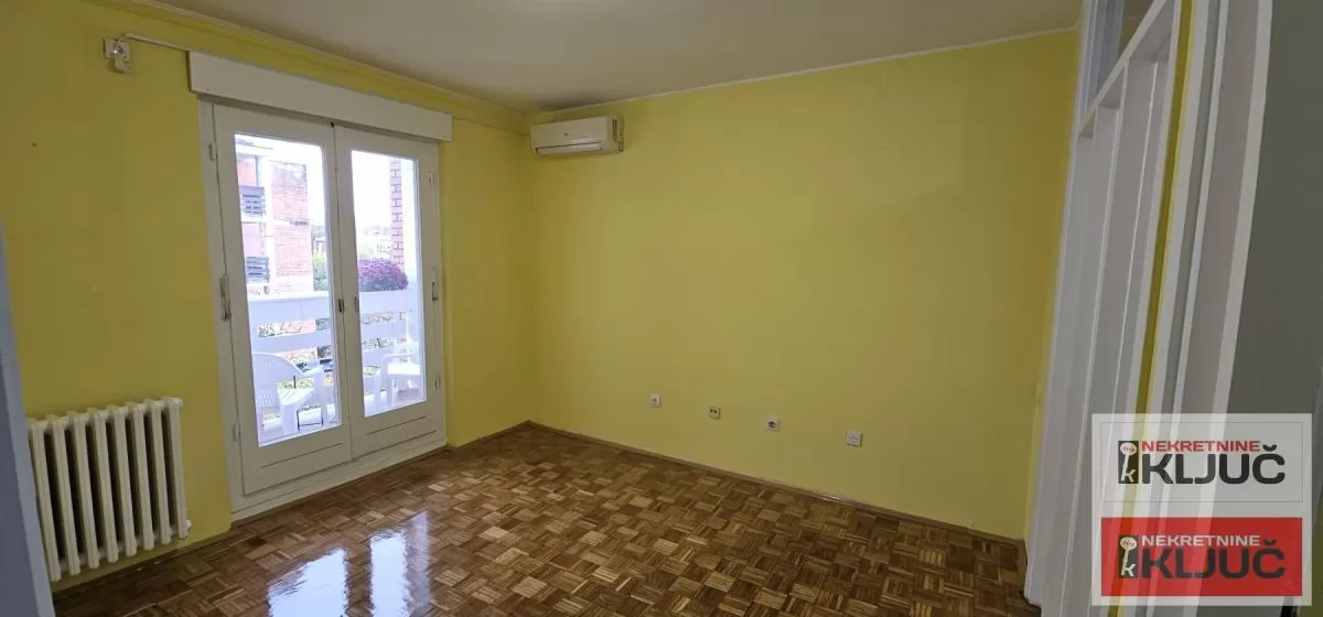 Dobar renoviran stan na Novom naselju