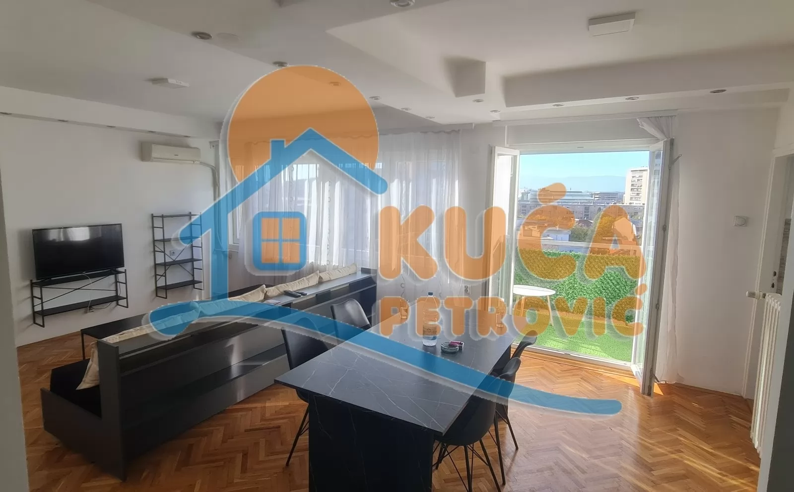 Trosoban stan, 80 m2, Centar, Sinđelićev trg ID: i-015626