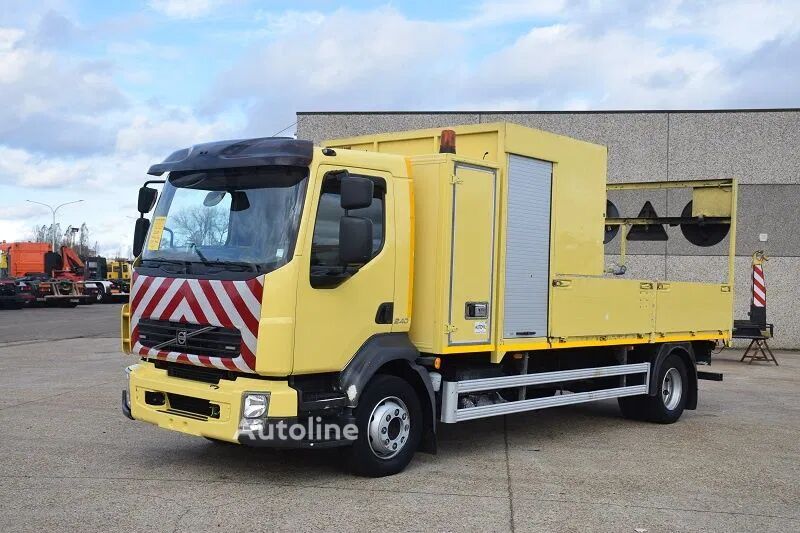 Volvo FL 250 kamion s ravnom platformom