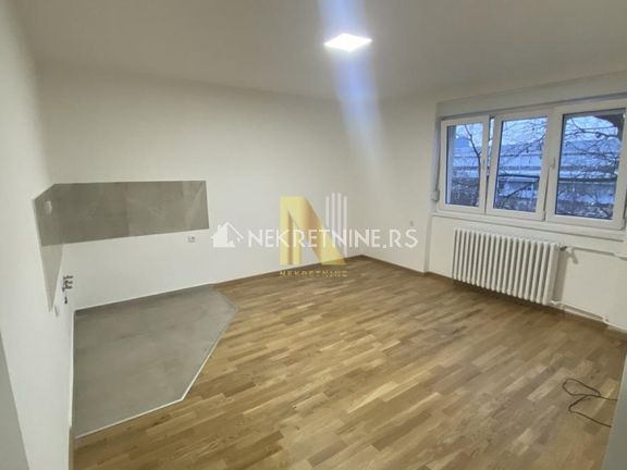 Renoviran trosoban stan u Mičurinovoj ulici