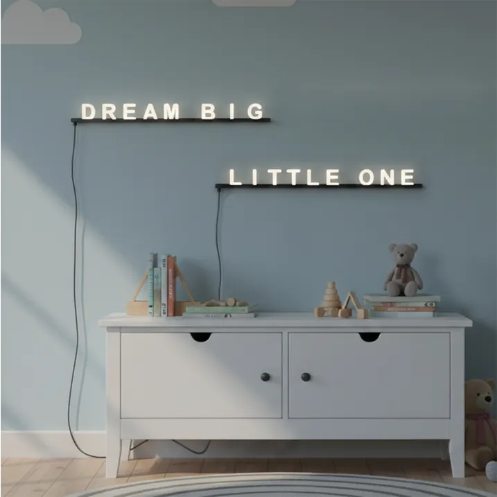 Zidna lampa Dream Big Little One crna sa belom uklj. LED - Letterbox