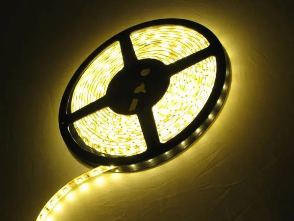 Led traka Toplo bela 30 Led/m 3W/m 5m kotur 2835WW-30aa 020689