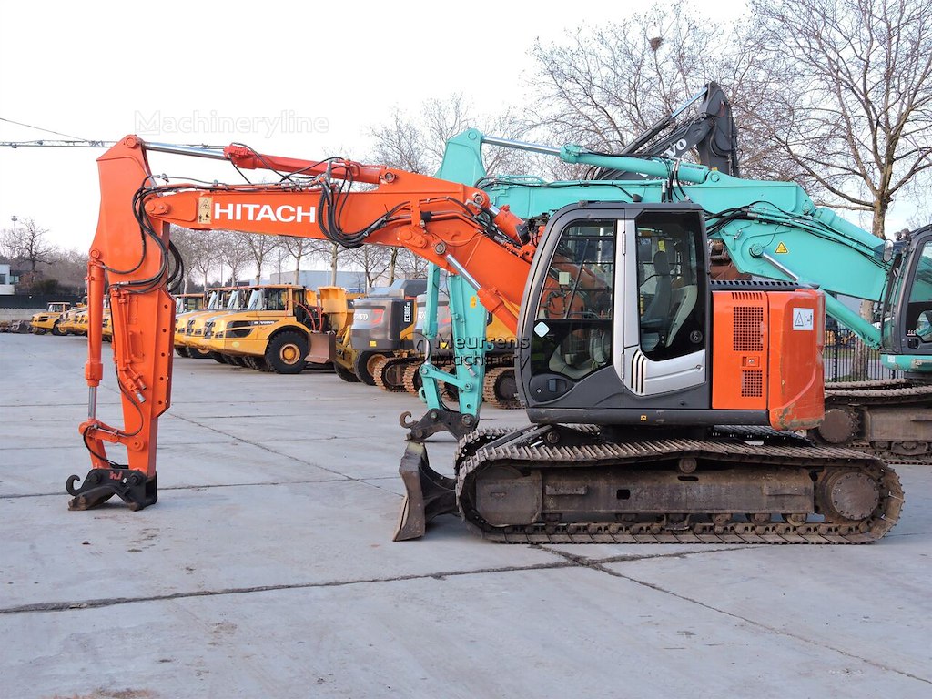 Hitachi ZX135 bager guseničar