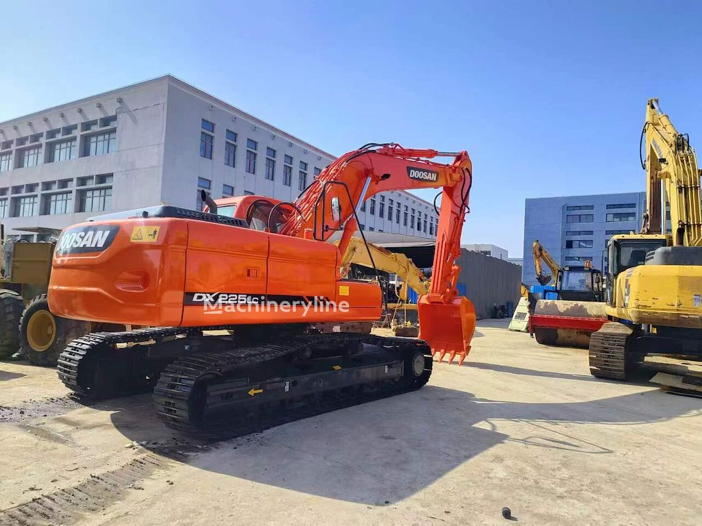 Doosan DX225LC bager guseničar