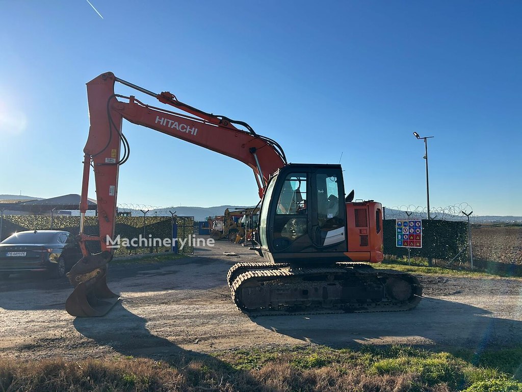 Hitachi ZX135 bager guseničar