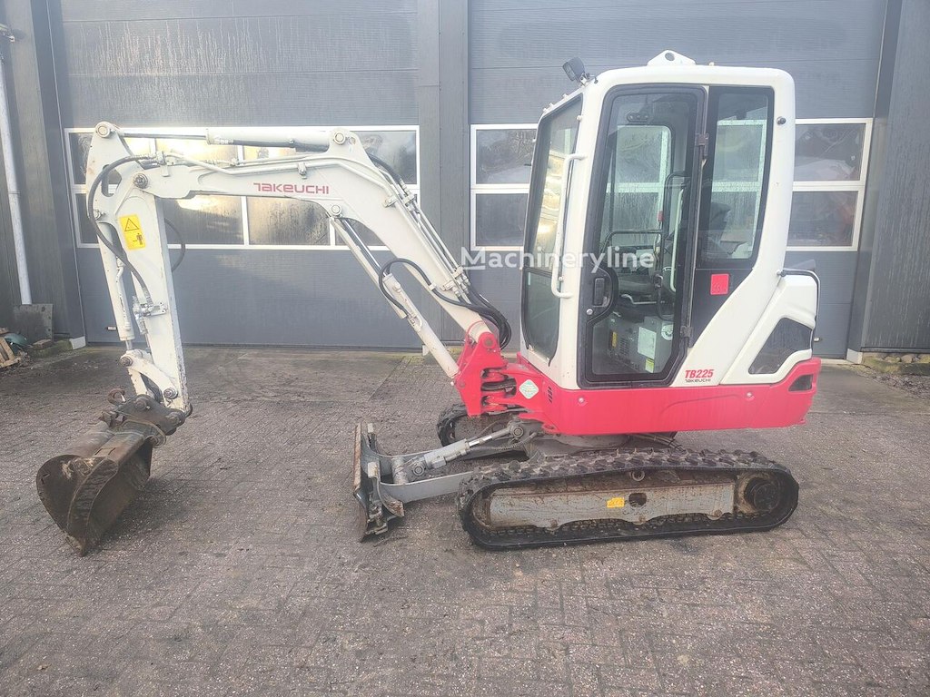 Takeuchi TB225 mini bager