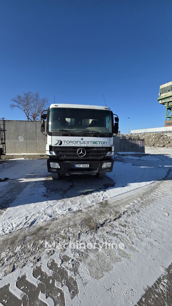 Stetter na šasiji Mercedes-Benz Actros 3241 kamion s mešalicom za beton