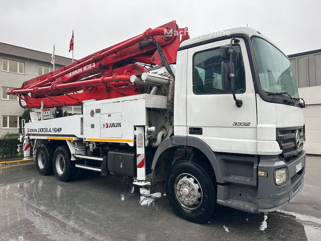 JunJin 2007 na šasiji Mercedes-Benz 3332 pumpa za beton