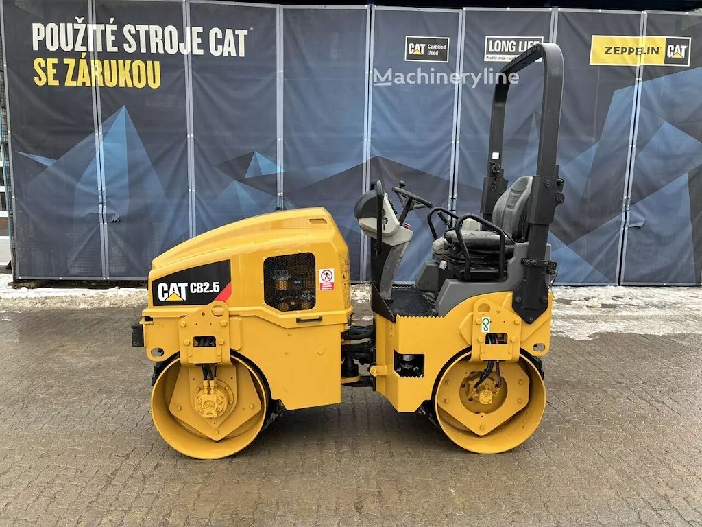Caterpillar CB2.5 mali valjak