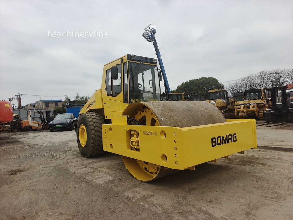 BOMAG BW225D-3 kompaktor s jednim valjkom
