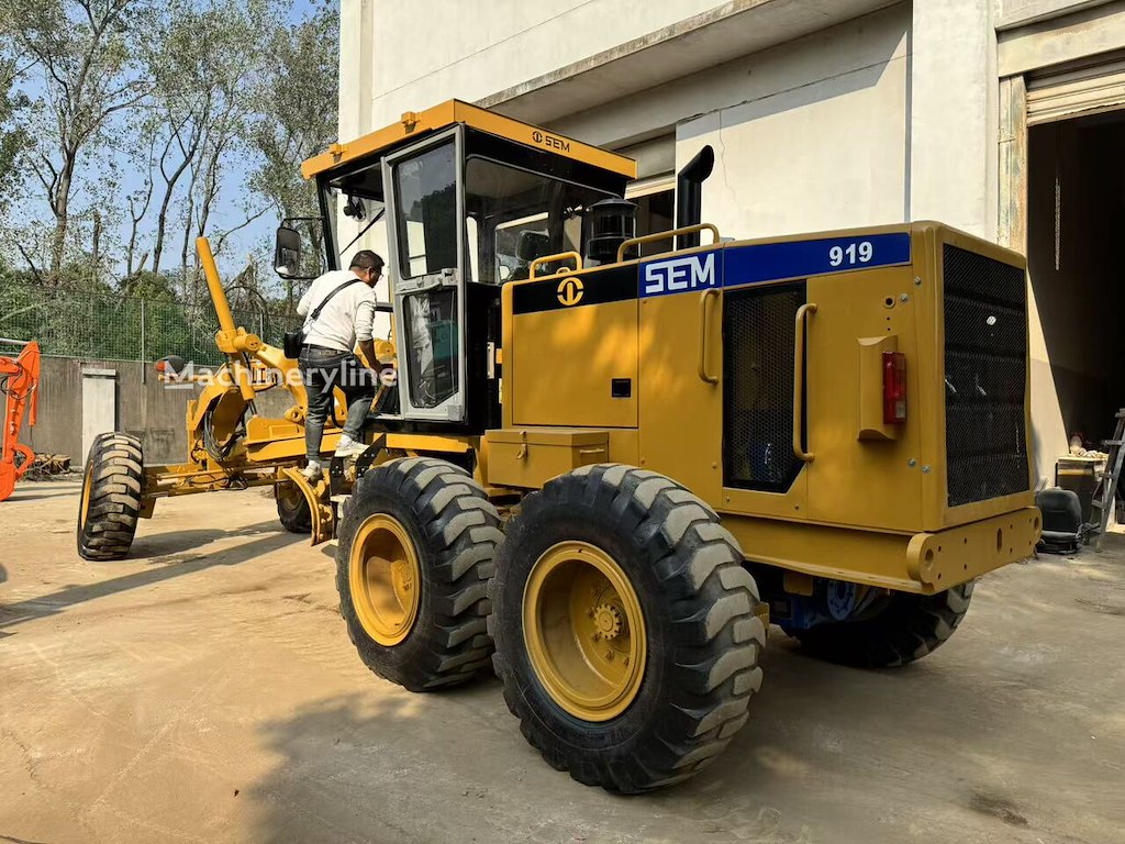 SEM 919 grejder