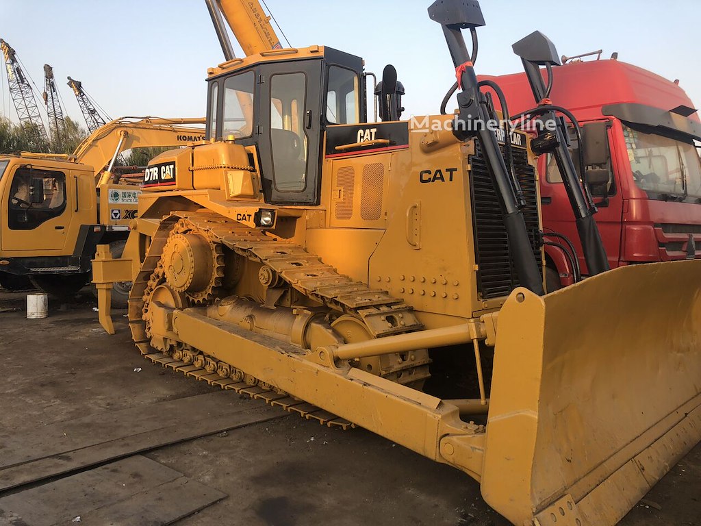 Caterpillar D7R buldožer