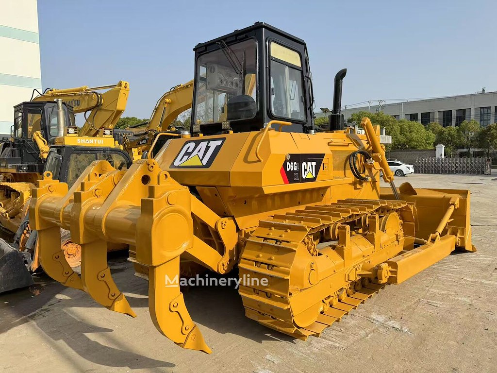 Caterpillar D6G2 buldožer