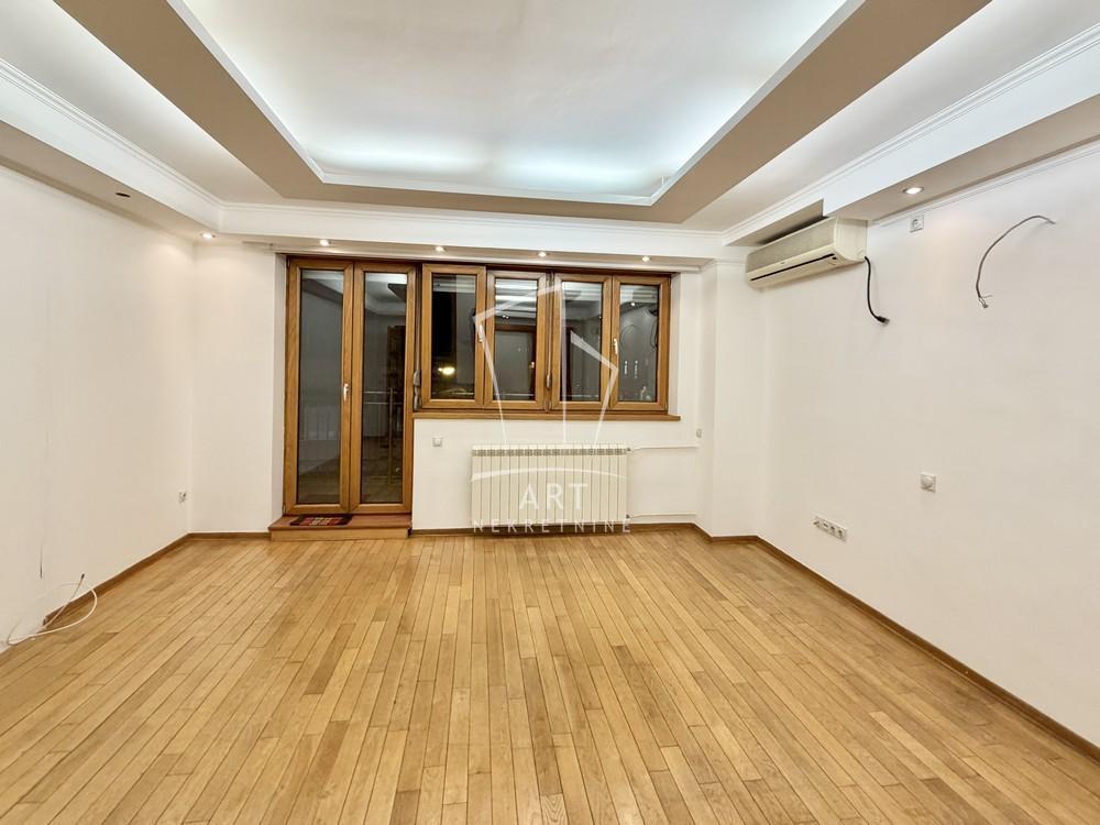 Cara Nikolaja II, Trosoban stan na prodaju, 90m2, 432.000€
