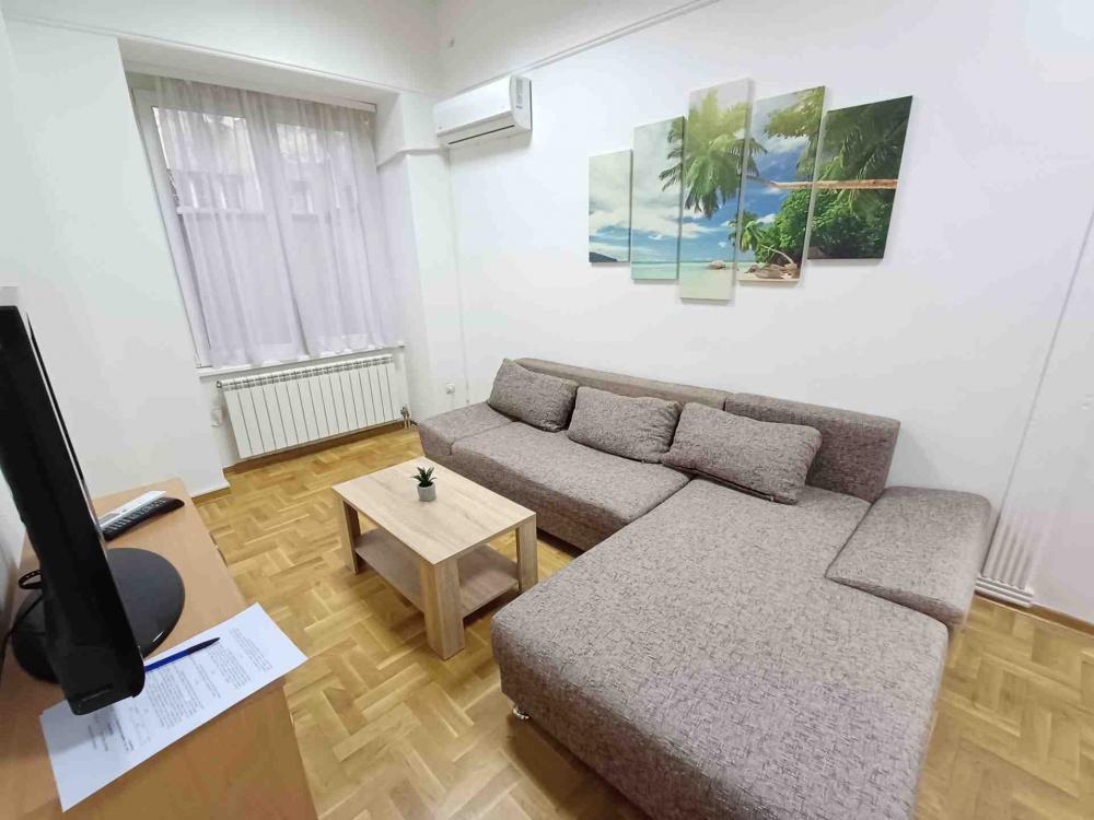 Dečanska, Dvosoban stan za izdavanje, 61m2, 750€