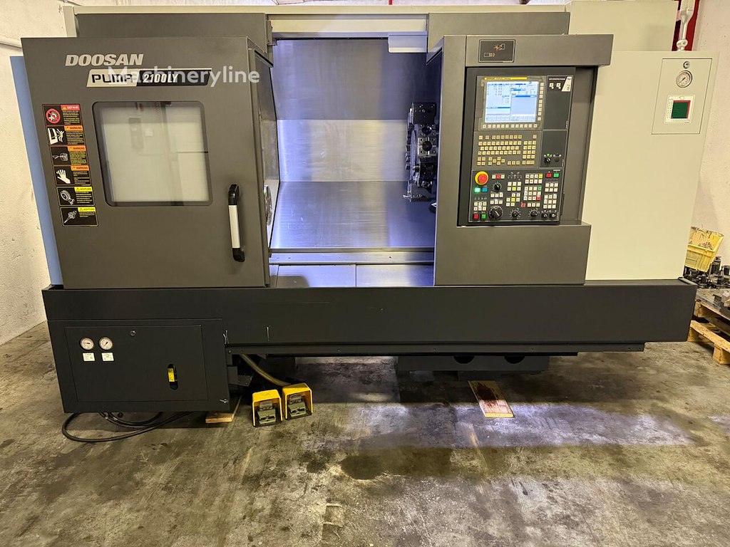 Doosan PUMA 2100LY strug za metal