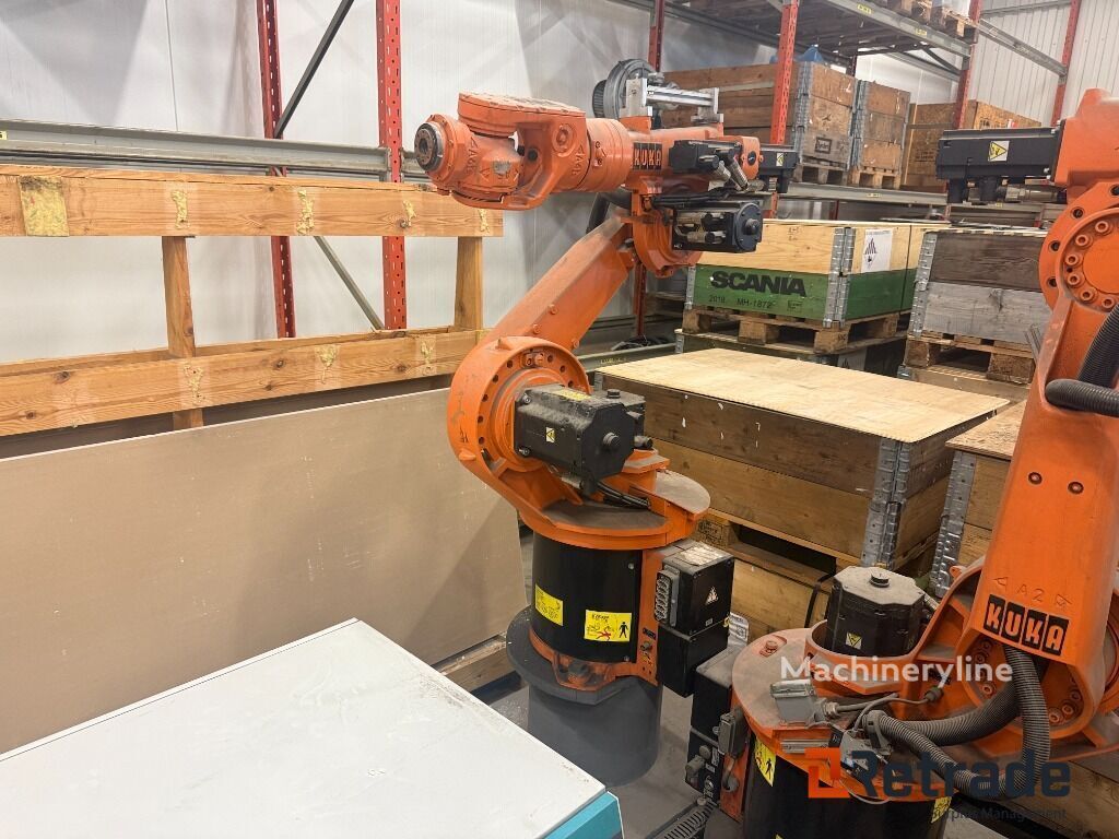 Prodaje se KUKA KR15/2 industrijski robot na aukciji