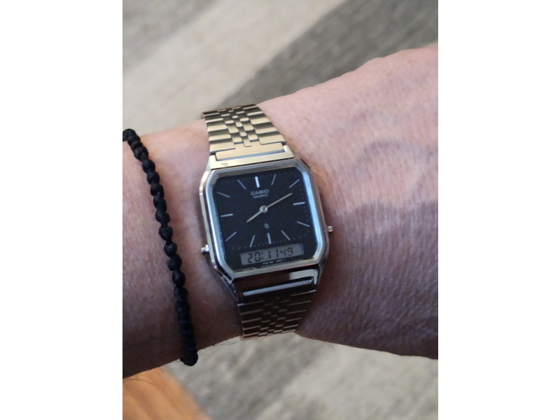 CASIO qvartz AQ 222