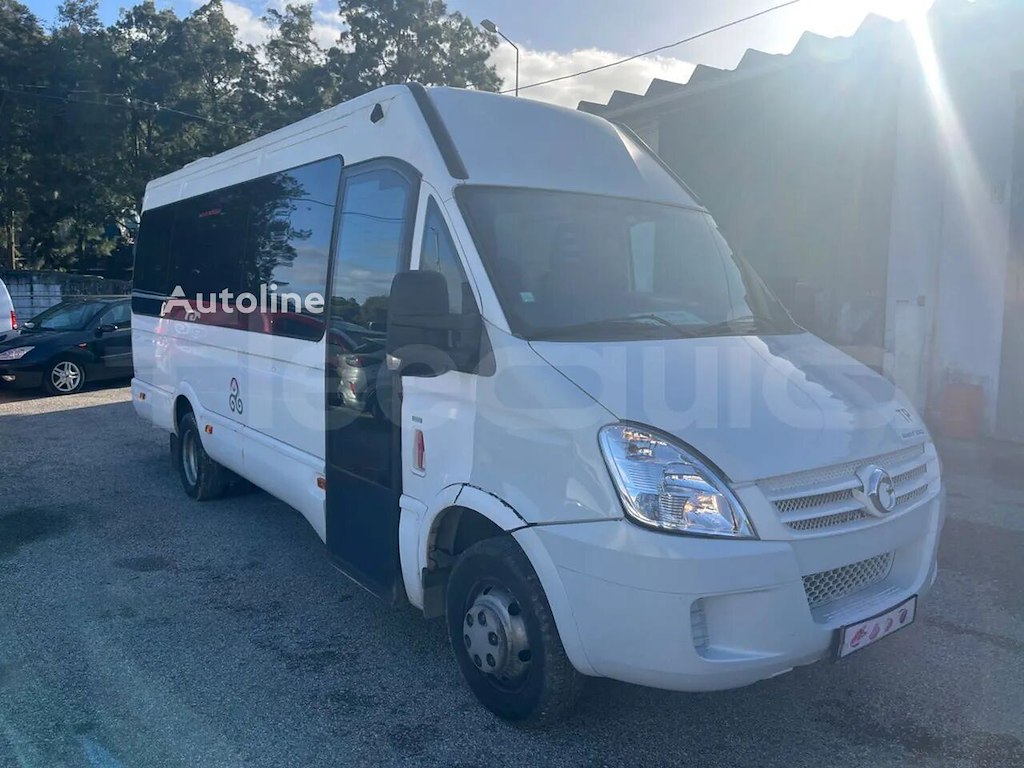 Prodaje se IVECO Daily putnički minibus na aukciji