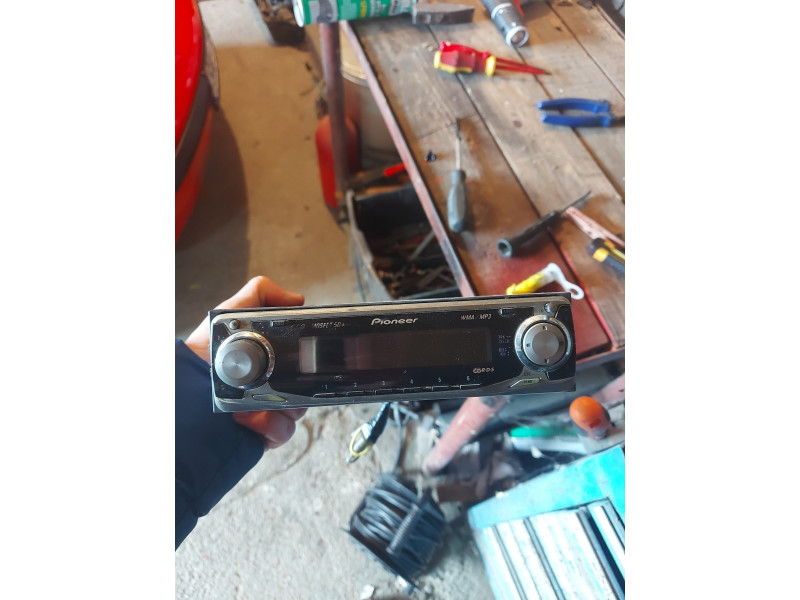 Radio za auto Pioneer