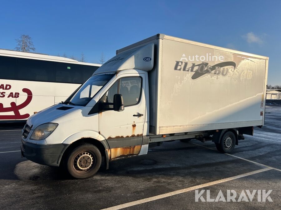 Prodaje se Mercedes-Benz 318 CDI kamion s ravnom platformom < 3.5t na aukciji