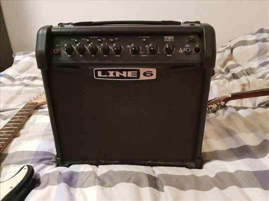 Line 6 Spider 15 W pojacalo za gitaru.