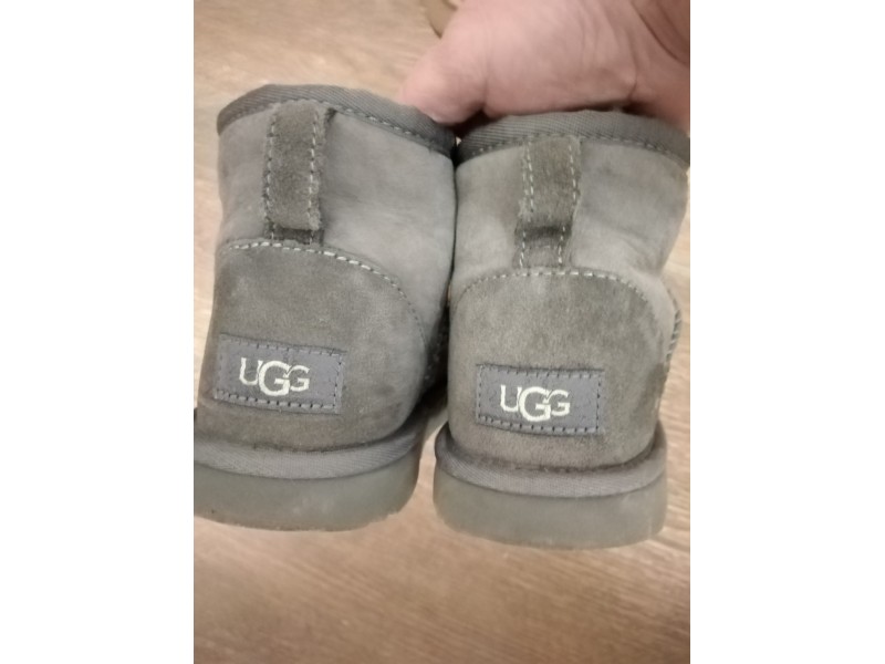 UGG
