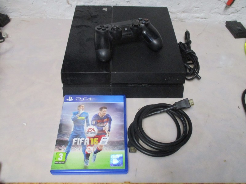 SONY Playstation 4,komplet,konzola,dzojtik,igra,kablovi