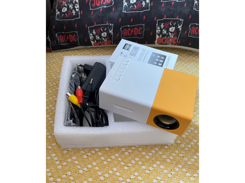 YG300 Mini LED Projektor