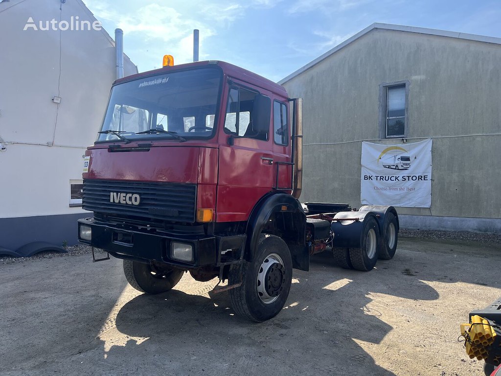 IVECO Magirus 330.30 , 6x6 full spring tegljač