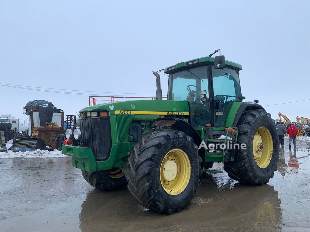 John Deere 8300 traktor točkaš