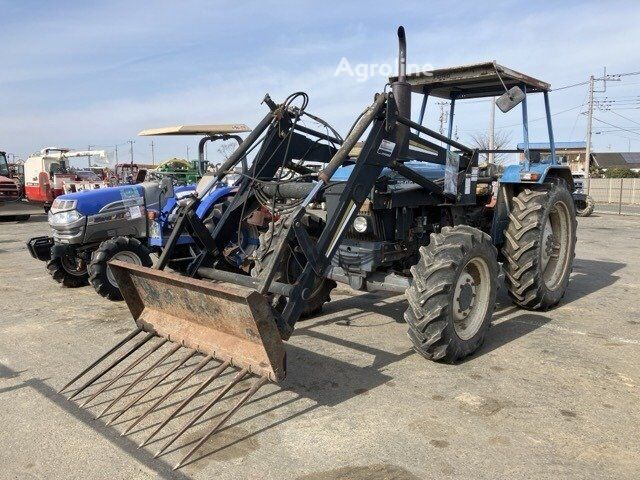 New Holland TRACTOR(NEW HOLLAND) traktor točkaš