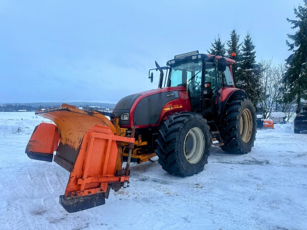 Prodaje se Valtra T180-4 TRAKTOR 50 KM/T traktor točkaš na aukciji