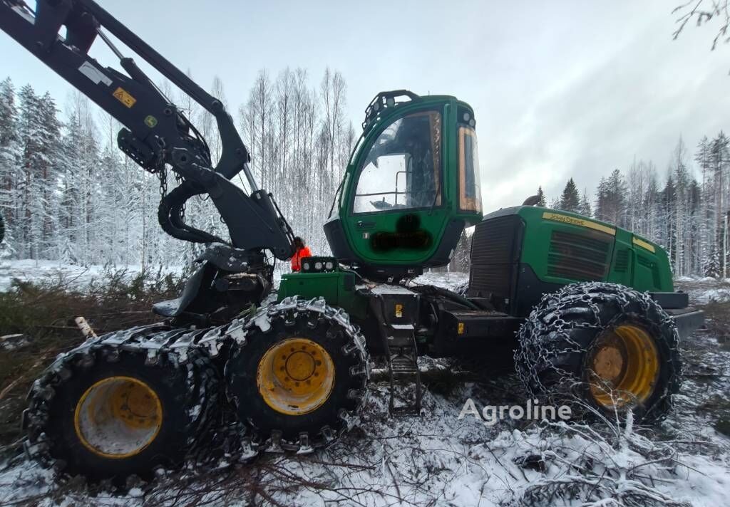 John Deere 1170E harvester