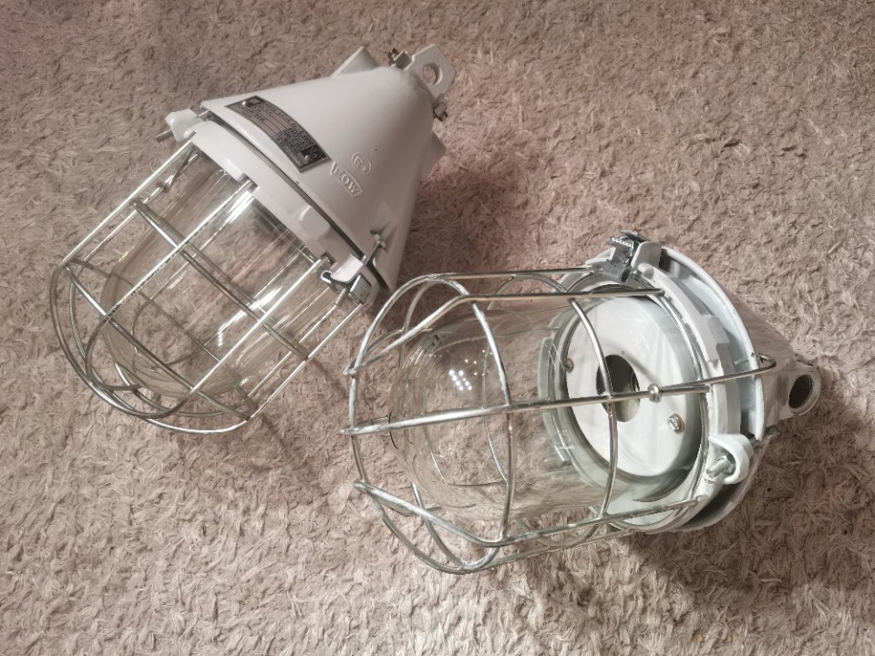 3 brodske industrijske lampe
