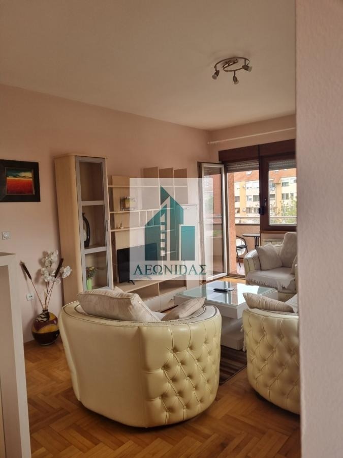 Lux 2.0 stan kod Doma zdravlja, Niš