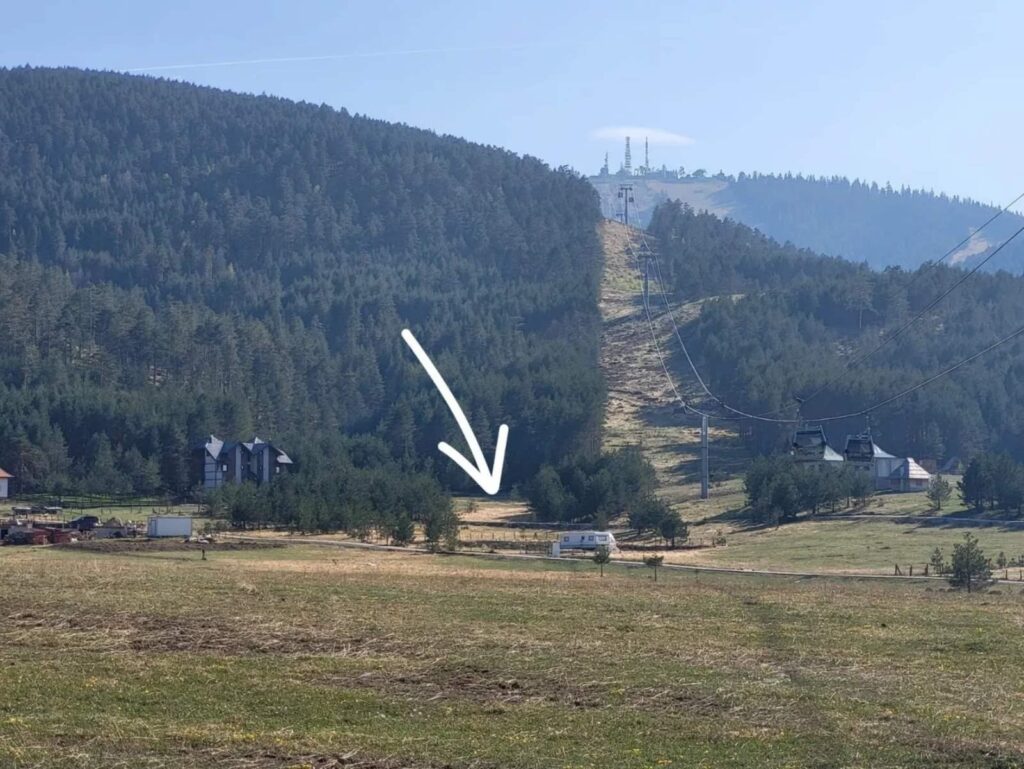 Prodaje se plac u podnozju ski centra Tornik