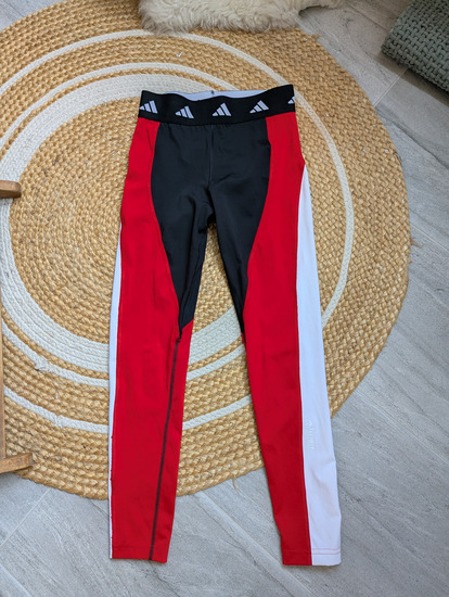 ADIDAS helanke tight fit