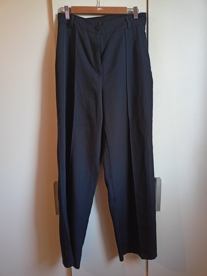Crne, elegantne pantalone