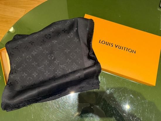 NOVO // Louis Vuitton Monogram ešarpa